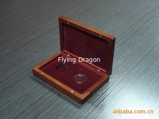 China Wooden Coin display with red color supplier
